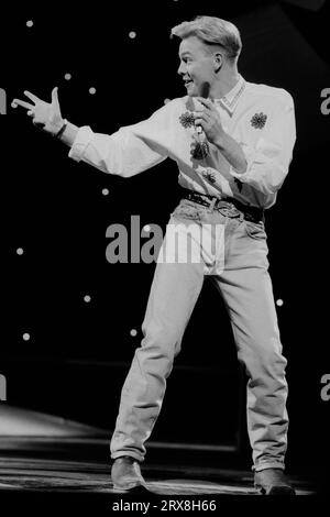 Kylie Minogue & Jason Donovan - perform Especially For You (Live The ...