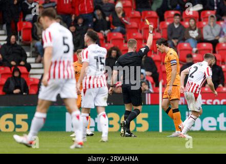 Jacob Greaves #4 of Hull City on the ball during the Sky Bet ...