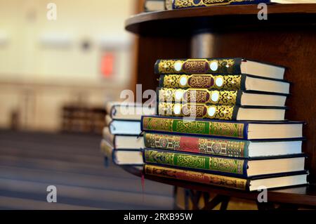 Shelf of Quran books in mosque Stock Photo - Alamy