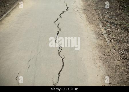 Crack in asphalt. Path in park. Asphalted park road Stock Photo - Alamy
