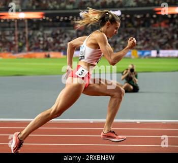 Natalia Kaczmarek of Poland competing in the 400m semi-finals at the ...