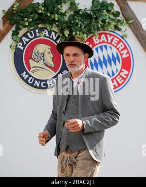 Munich, Germany. 24th Sep, 2023. Alphonso Davies (l) of FC Bayern ...