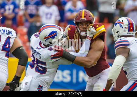 Buffalo Bills tight end Quintin Morris (85) rushes on a punt play ...
