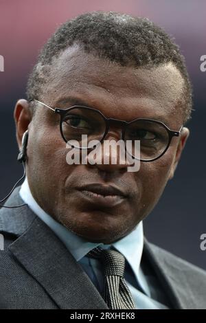 MARCEL DESAILLY FRANCE & AC MILAN 19 December 1995 Stock Photo - Alamy
