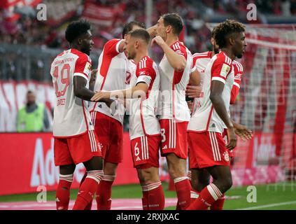 Jubel nach dem Tor zum 1:1 Ausgleich durch Isak Bergmann Johannesson (Fortuna D?sseldorf, #8). 2 ...