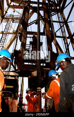 Industrial drilling rig Stock Photo - Alamy
