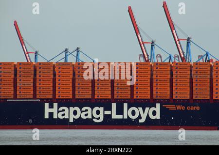 Der Containerfrachter Hamburg Express der Reederei Hapag-Lloyd hat zum ...