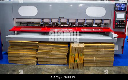 Automatic baler machine. Horizontal balers packing materials Stock ...
