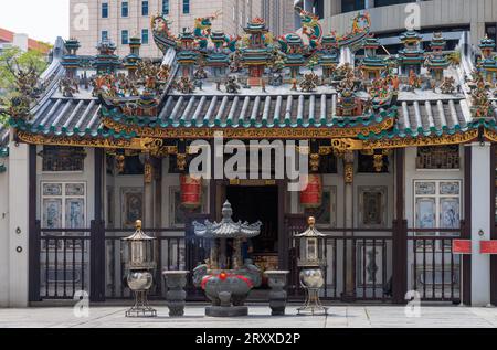 Yueh Hai Ching Temple, Singapore Stock Photo - Alamy