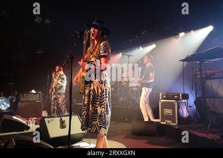 022.7.2023 xkhx Kassel, Kulturzelt Konzert Sophie Hunger und Bonaparte ...