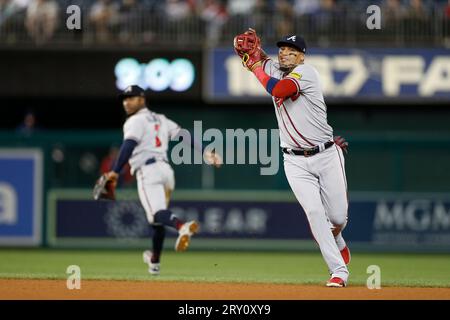 Atlanta Braves shortstop Orlando Arcia (11) warsm up before a baseball ...