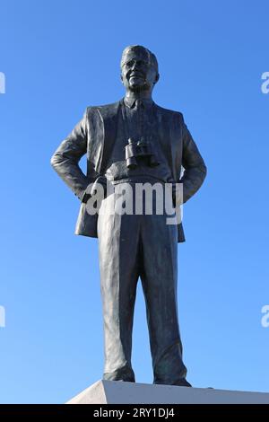 Sir Barnes Neville Wallace (1887-1979) statue, Beacon Hill, Herne Bay ...