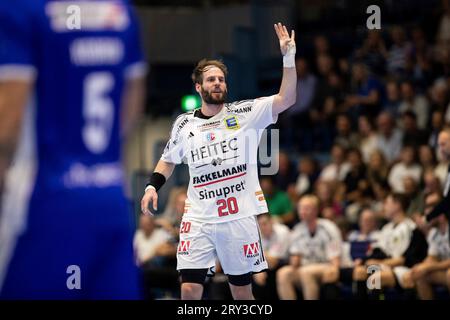 Nico Buedel (HC Erlangen, #20) Wurf Constantin Moestl (TBV Lemgo Lippe ...