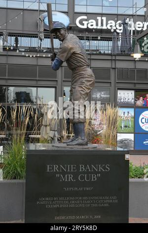 ernie banks statue at wrigley field Chicago Illinois USA Stock Photo ...