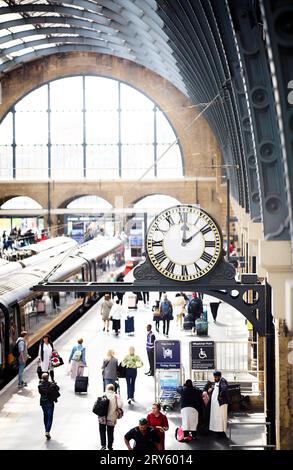 Commuter Train Kings Cross Station Stock Photo - Alamy