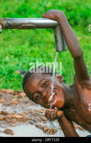 Ghana, Samreboi. Boy drinking water from waterpump Stock Photo - Alamy