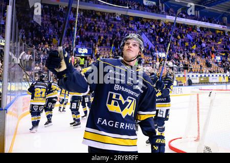 230923 HV71s Oscar Fisker Molgaard under ishockeymatchen i SHL mellan HV71 och Oskarshamn den 23 ...