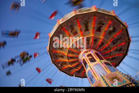 Wave flight, chain carousel, ride, Cannstatter Volksfest, Wasen ...