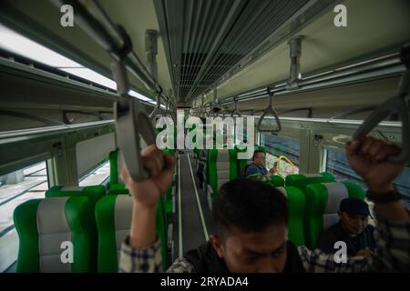 FEEDER TRAIN TEST RUN Feeder trains on the railway line at Bandung ...
