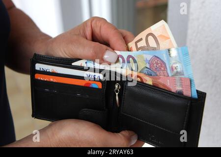 Winden Themenbild - Geldbeutel, Portemonnaie, Geldboerse mit ...