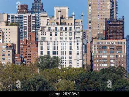 Charles A. Platt designed 120 East End Avenue in International style ...