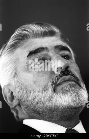 Mario Adorf, deutscher Schauspieler, Portrait, circa 1985 Stock Photo ...