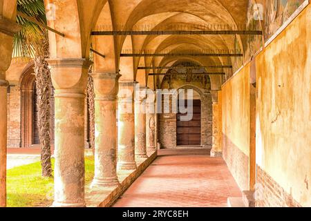 Archs and colonnade of Italian roman gothic church Stock Photo - Alamy