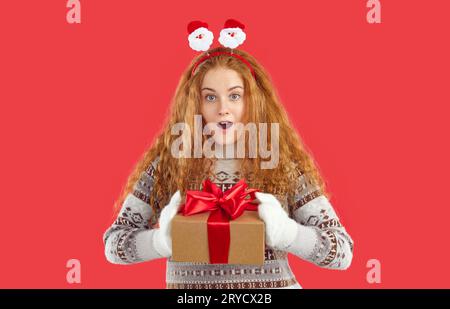 Amazed redhead girl in sweater, showing thumbs up and praising product ...