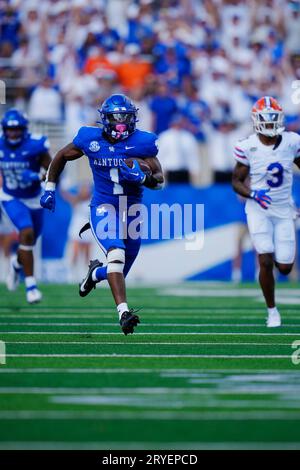 Kentucky running back Ray Davis (1) celebrates during the first half of ...