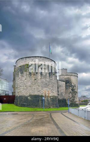 Limerick Castle in the Republic of Ireland Stock Photo - Alamy
