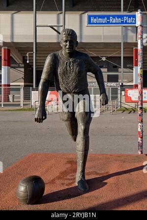 Bronze statue of Helmut Rahn, Helmut-Rahn-Platz, Essen, North Rhine ...