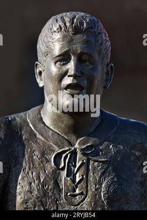 Bronze statue of Helmut Rahn, artist Inka Uzoma, Helmut-Rahn-Platz ...