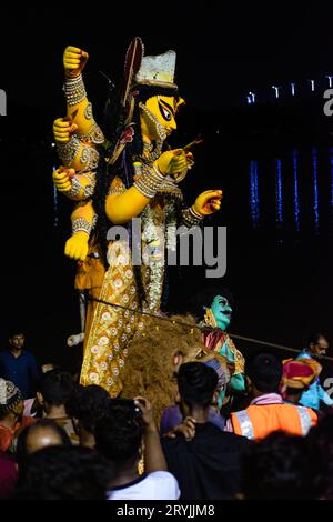 People immersing idol of Devi Durga on occasion of 'Bijoya Doshomi' or ...