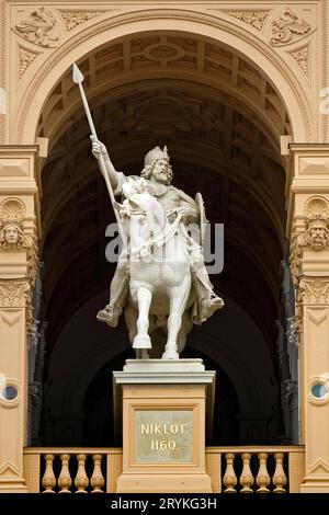 Monumental equestrian statue of Fuerst Niklot, Schwerin Castle ...