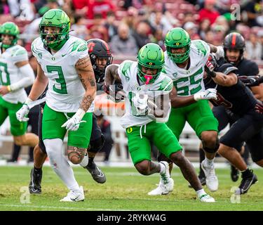 Oregon running back Bucky Irving (0) in the first half during an NCAA ...