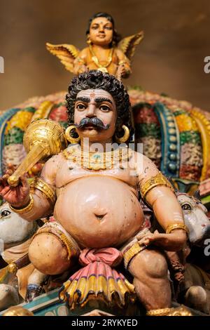 Statue representing an Hindu god in Sri Thendayuthapani Temple ...