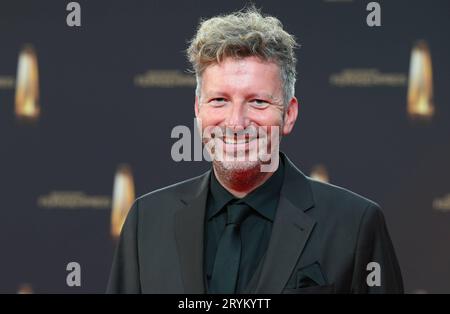 Moderator Thorsten Schorn kommt zur Gala und Verleihung des Deutschen ...