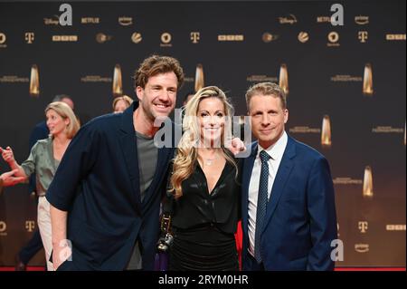 Schauspieler Luke Mockridge, Moderatorin Andrea Kaiser und Olver Pocher ...