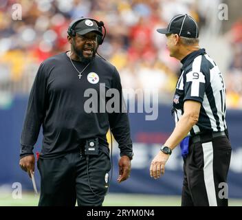 Line judge Mark Perlman (9) on the field during an NFL football game ...