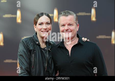Schauspieler Andre Dietz und seine Ehefrau Shari Dietz kommt zur Gala ...