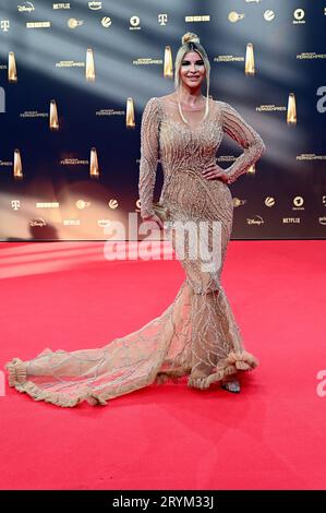 Model und Darstellerin Micaela Schäfer kommt zur Gala und Verleihung ...