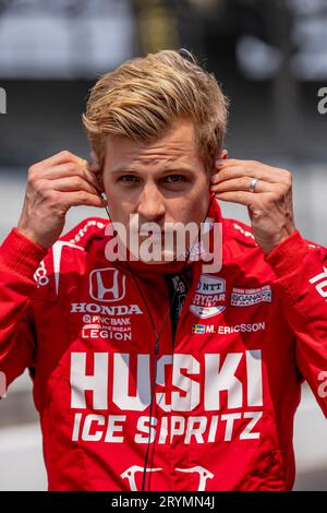 INDIANAPOLIS, IN - MAY 18: Crew members of the Robert Shwartzman (#83 ...