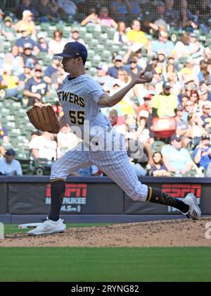 Milwaukee Brewers relief pitcher Hoby Milner throws during the sixth ...