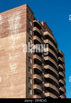 Tall residential building during quarantine coronavirus Stock Photo - Alamy