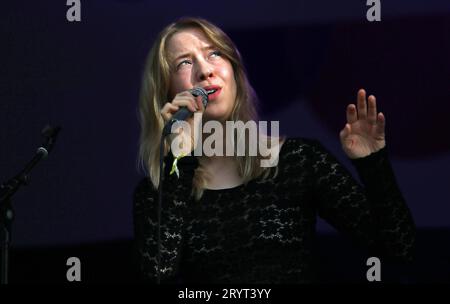 Die Sängerin und Songwriterin Norma auf der NDR Alsterbühne in Hamburg ...