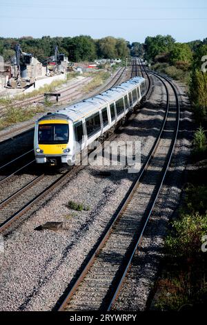 A Chiltern Railways diesel train approaching Hatton station from the ...