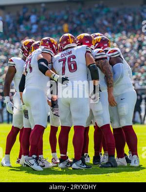 The Philadelphia Eagles huddle up during the NFL Super Bowl 59 football ...