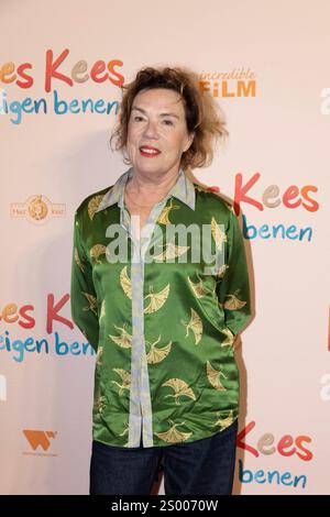 Mees Kees op eigen benen UTRECHT, NETHERLANDS - DECEMBER 22: Carolien ...