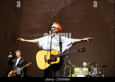 Fran Healy of Travis performing at OVO Hydro, Glasgow, 21st December ...