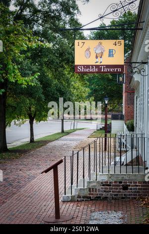 Colonial Williamsburg Shield's Tavern Stock Photo - Alamy